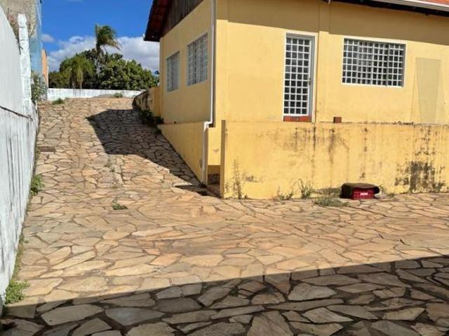 VENDO BELÍSSIMA CASA NA ARNIQUEIRAS COM 03 QTOS E 02 SUÍTES!