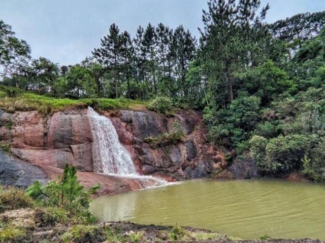 Vendo belíssima chácara, Cond. Recanto da Cascata/ Votorantim S.P