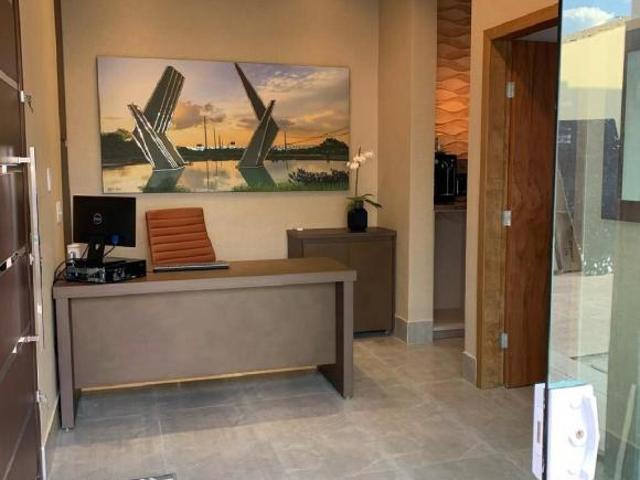 Vendo Belo Imóvel comercial com móveis planejados no escritório