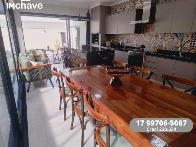 Vendo Casa Mobiliada no Condomínio Jardim Botânico com 4 dormitórios, piscina e Energia Solar!