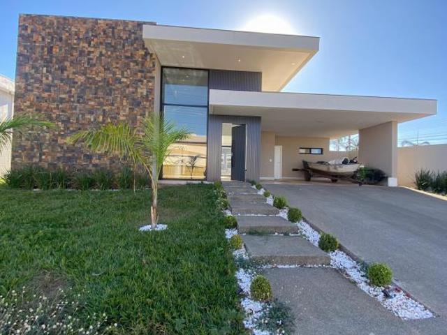 Vendo casa moderna no Condomínio Privê Morada Sul Etapa C!