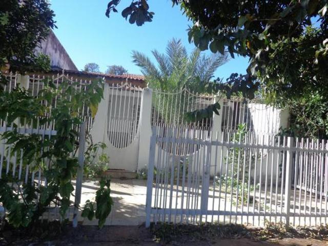 VENDO CASA NA QUADRA 06 CONJUNTO C SOBRADINHO DF
