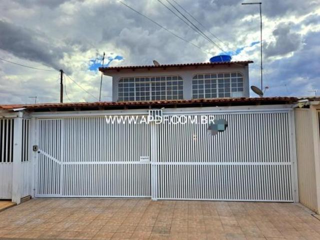Vendo casa na QNN 20, Composto de: 3 Quartos, sendo 1 suíte, cozinha ampla, 2 vagas