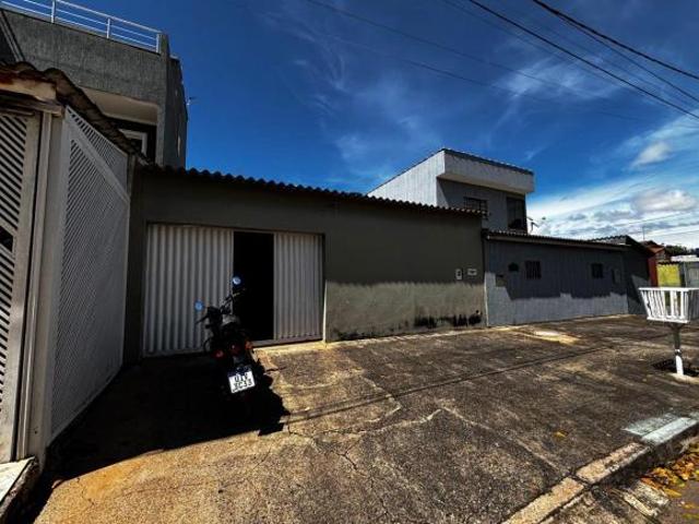 Vendo casa na QR 211 Santa Maria Norte 2 quartos