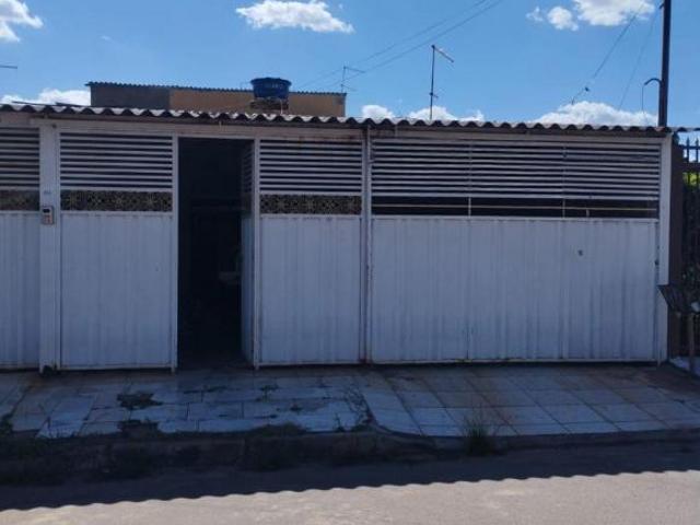 VENDO CASA NA 304 RECANTO DAS EMAS PRÓXIMO AVENIDA