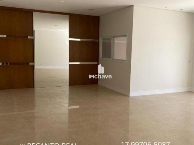 Vendo Casa no Condomínio Recanto Real com 5 suítes, Piscina em Excelente Localização