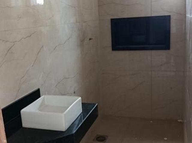 Vendo casa no Térreo com 03 quartos e 02 vagas de garagem no Sion Itaúna/ MG