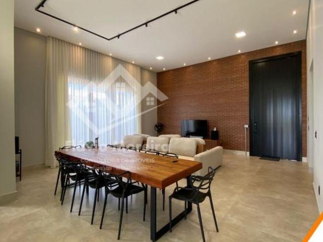 Vendo casa nova e moderna no Condomínio Mini Chácaras do Lago Sul!