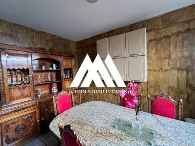 Vendo casa ampla no Centro Itaúna/Mg!