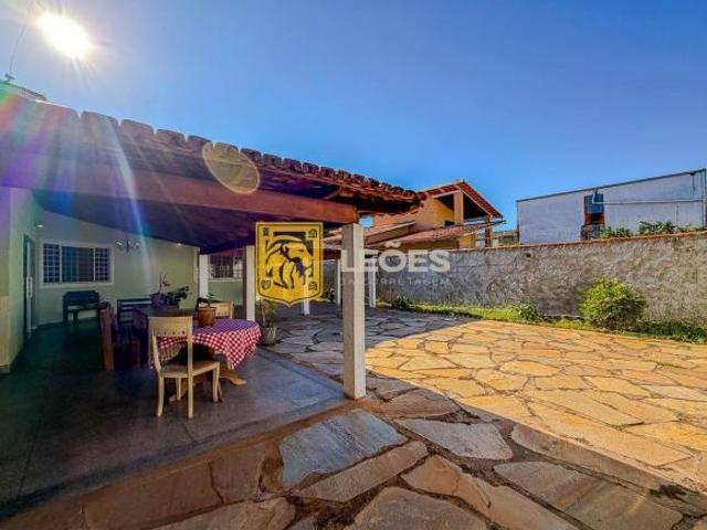 VENDO CASA COLONIAL + LOJA ATIVA COM 1.000M² DE ÁREA NA MELHOR AVENIDA DE ARNIQUEIRAS