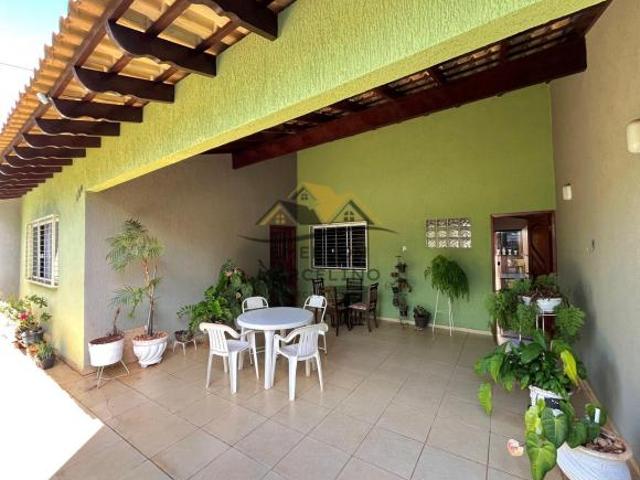 VENDO Casa com 4 Dormitórios Próx. Ao HU