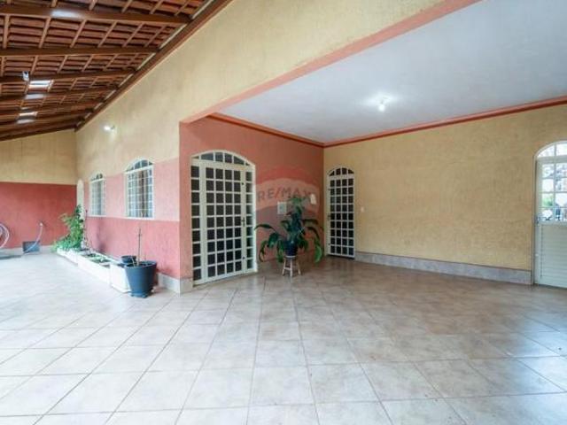 Vendo casa com 4 suítes mais edícula na Vila Planalto vista parcial Lago Lote registrado com HABITE