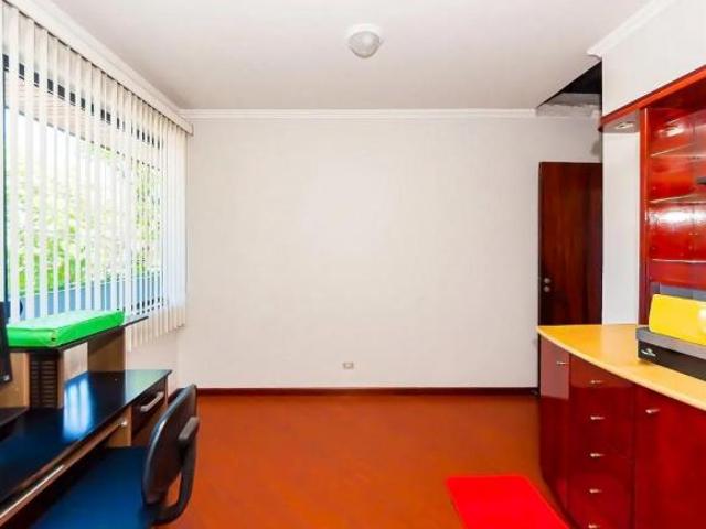 Vendo Casa com 550 m² e 3 quartos à venda em Bacacheri