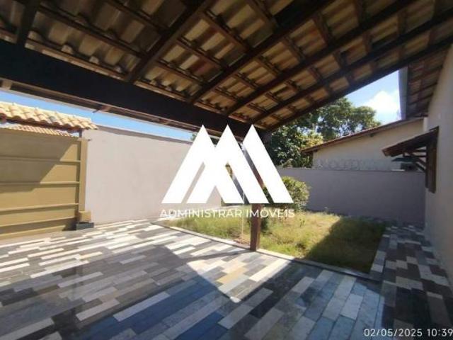 Vendo casa com 03 quartos com uma excelente localização