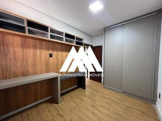 Vendo casa com 03 quartos e 02 vagas de garagem no Garcias Itaúna /MG!