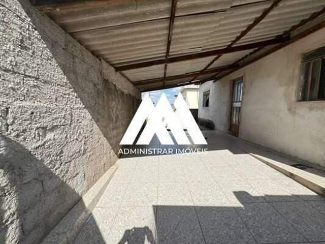 Vendo casa com 03 quartos e 02 vagas de garagem no Lourdes Itaúna/MG!