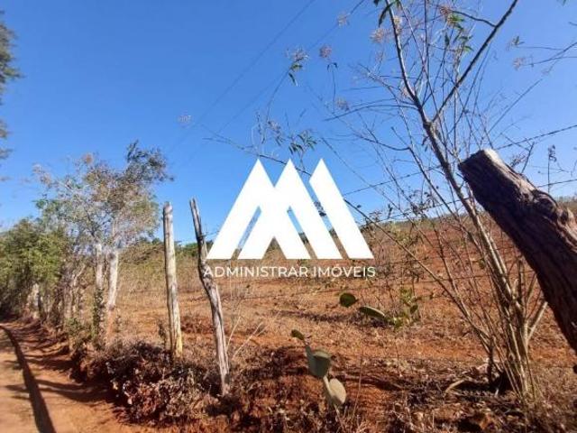 Vendo casa com 03 quartos em Itatiaiuçu com terreno 48 hectares excelente localização
