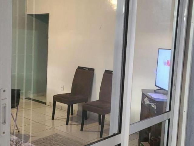 VENDO CASA COM 03 QUARTOS + SUÍTE ATRÁS DO LÚCIO COSTA COM DUAS VAGAS E PRONTA P/ MORSR!