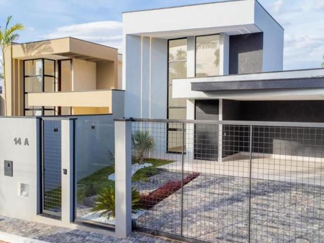 VENDO CASA COM 04 SUÍTES ARMÁRIOS PLANEJADOS AR CONDICIONADO NA ARNIQUEIRAS!