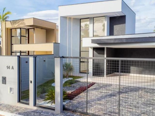 VENDO CASA COM 04 SUÍTES ARMÁRIOS PLANEJADOS AR CONDICIONADO NA ARNIQUEIRAS!