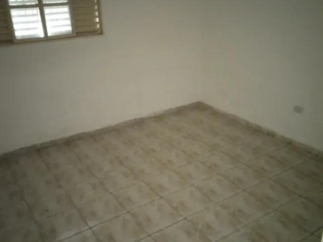 Vendo 2 casas no mesmo terreno água e luz separadas entradas independentes anbas estão alugadas