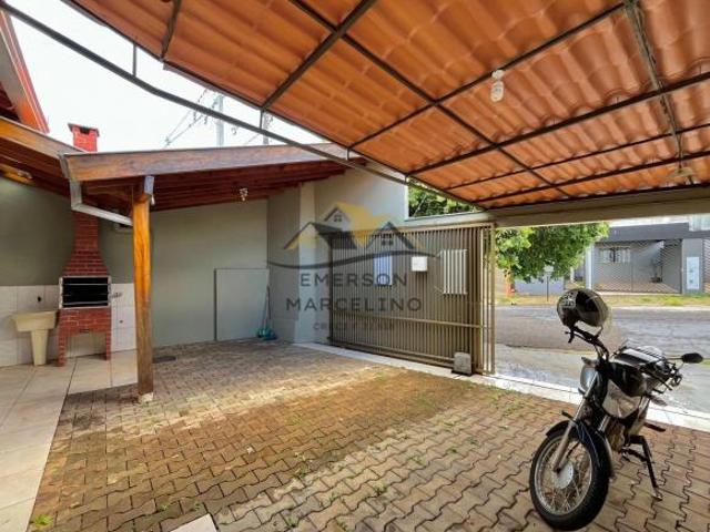 VENDO Casa com 3 Dormitórios e Amplo Quintal em Região Valorizada