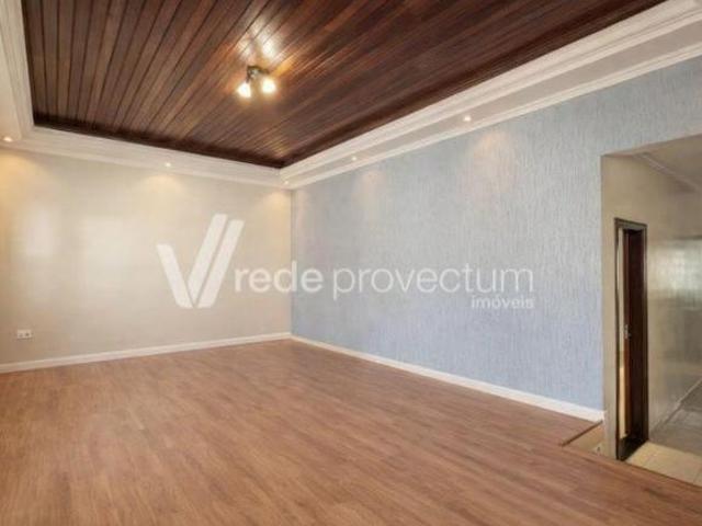 Vendo casa com 3 quartos sendo uma suite no Jardim Ipaussurama