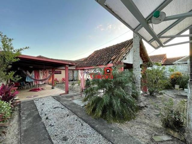 Vendo casa com terreno em Praia de Leste