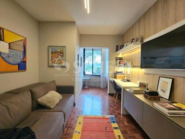 Vendo casa com arquiterua impressionante no Brooklin 3 suítes, 6 banheiros, 3 vagas 408m2