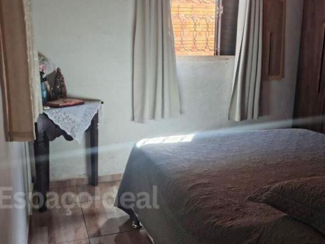 VENDO CASA COM BARRACÃO BEM LOCALIZADO