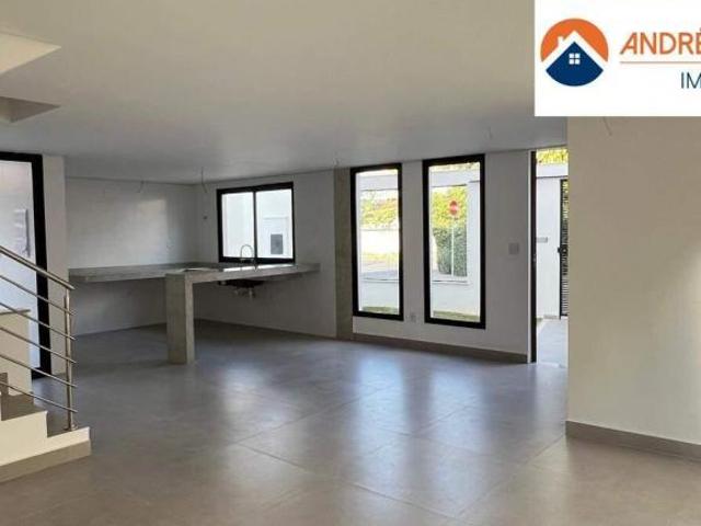 Vendo casa com entrada independente com 03 quartos sendo 02 com suite, 135m² Planalto