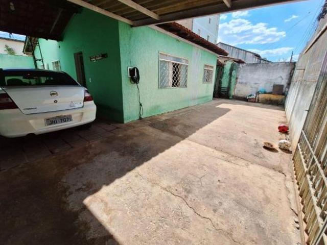 VENDO CASA COM FUNDOS COMERCIAL