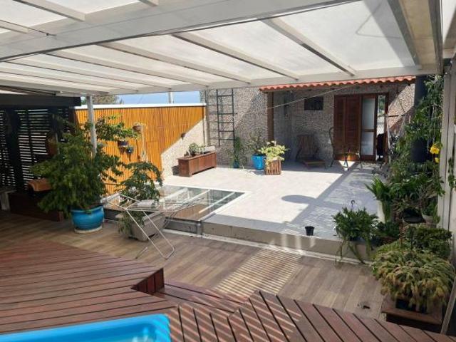 Vendo casa com piscina na Lomba do Pinheiro