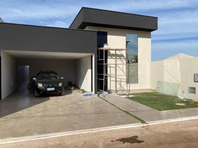 VENDO CASA COM PLANTA MUITO BEM DISTRIBUÍDA EM VICENTE PIRES COM PISCINA E CHUR!