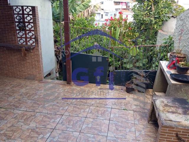 VENDO CASA COM QUINTAL NO BAIRRO CAMPO GRANDE!