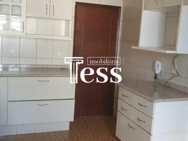 Vendo Casa Comercial Santos Dumont com 04 dormitórios recepção, 3 salas 2 vagas São José Rio Preto