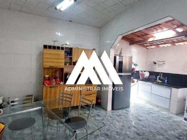 Vendo casa de dois pavimentos em Itaúna em excelente localização!
