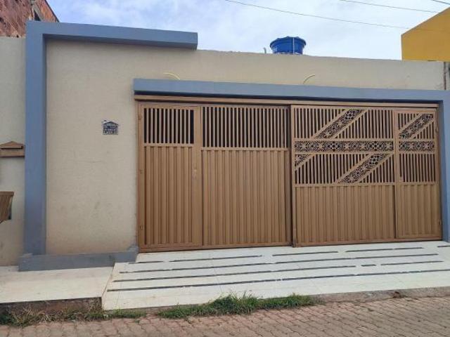 Vendo casa de 3 quartos na Estrutural JN