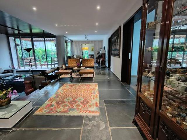 VENDO CASA EXCLUSIVA ARQUITETURA ASSINADA – PRAÇA SEVERO GOMES