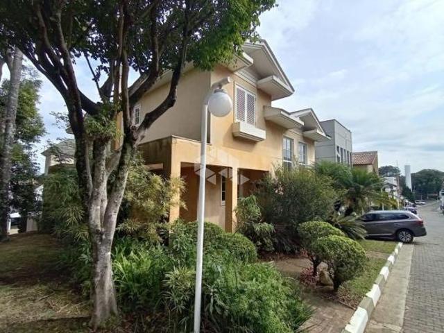 Vendo Casa em Condomninio Fechado com4 dormitórios e 8 vagas