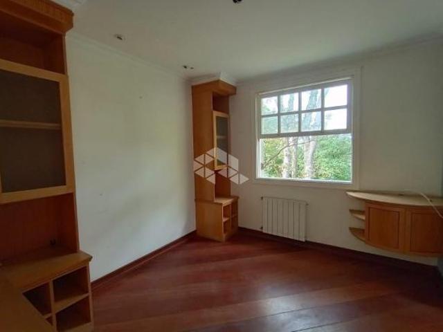 Vendo Casa em Condomninio Fechado com4 dormitórios e 8 vagas