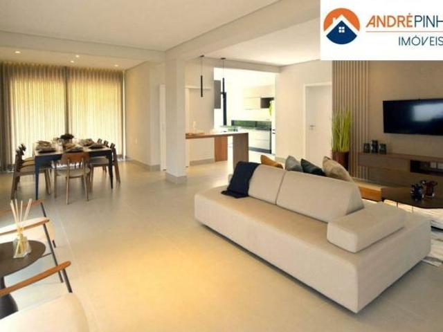 Vendo casa em condominio fechado com 03 quartos sendo 01 suite master com 208,75m² no bairro Garças