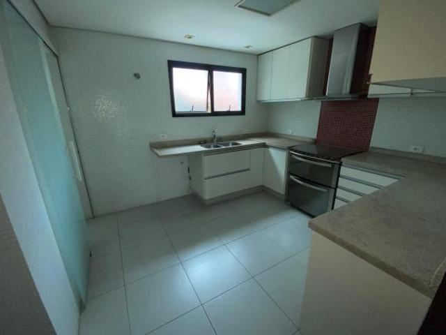 Vendo casa em condomínio fechado com portaria 24 horas na Vila São Francisco