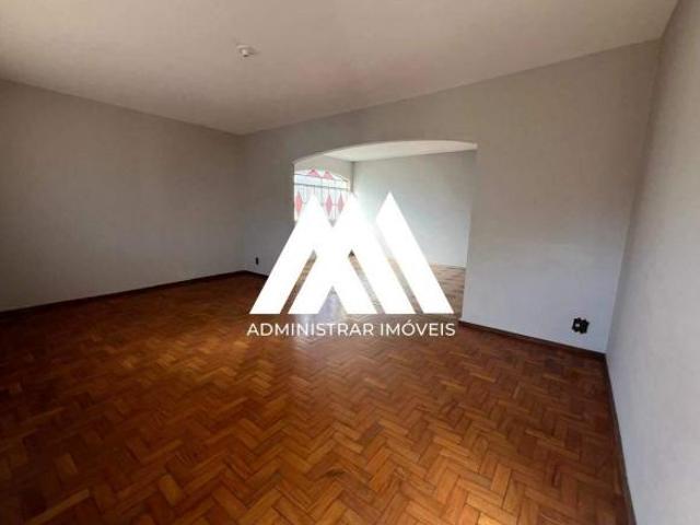 Vendo casa em Itaúna com 334m² com 03 quartos sendo 02 entradas e um amplo terraço em ótima localiza
