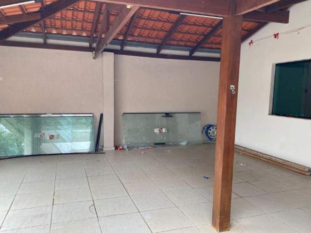 Vendo casa em Itaúna com excelente localização!