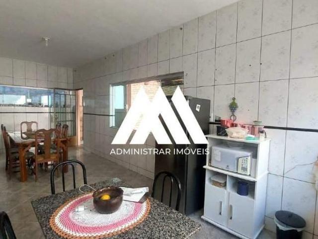 Vendo casa em Itaúna com pomar em excelente localização!