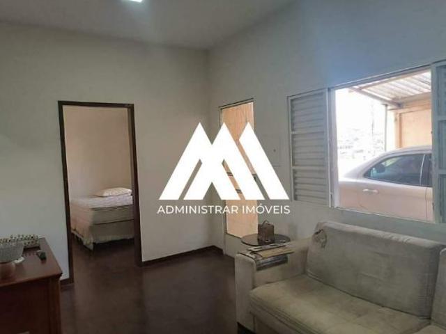 Vendo casa em Itaúna em excelente localização!