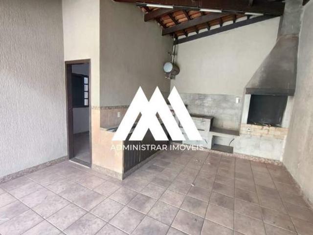 Vendo casa em Itaúna em excelente localização!