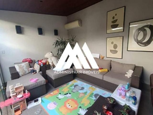 Vendo casa em Itaúna em excelente localização!
