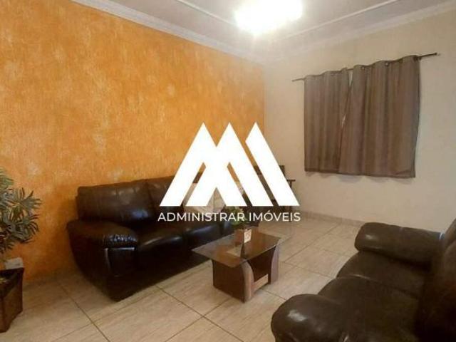 Vendo casa em Itaúna em excelente localização!